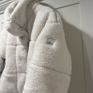 ALO Yoga | Jackets & Coats | Alo Yoga Sherpa Snow Angel Puffer Jacket ...
